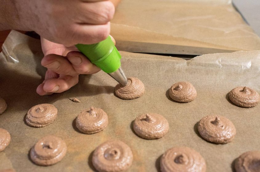 Macaron en Famille - Family Cooking Class Paris - Classes in English